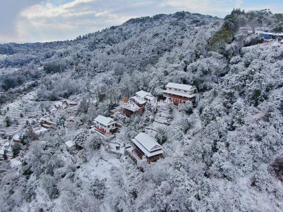 Places in Nepal where snow falls in winter